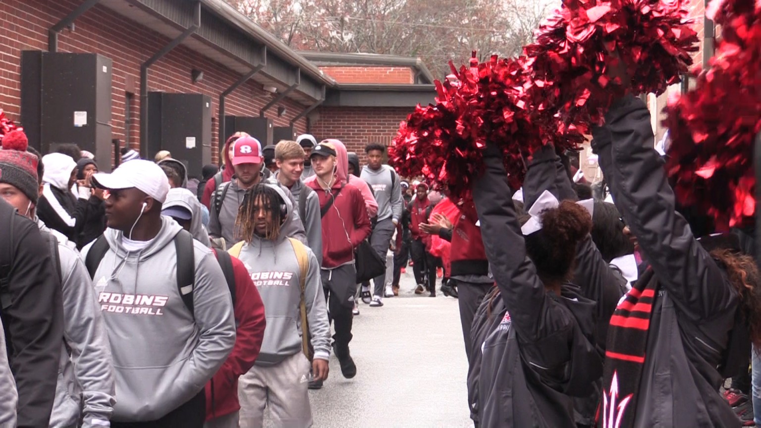 Warner Robins fans send off Demons to championship with school spirit ...