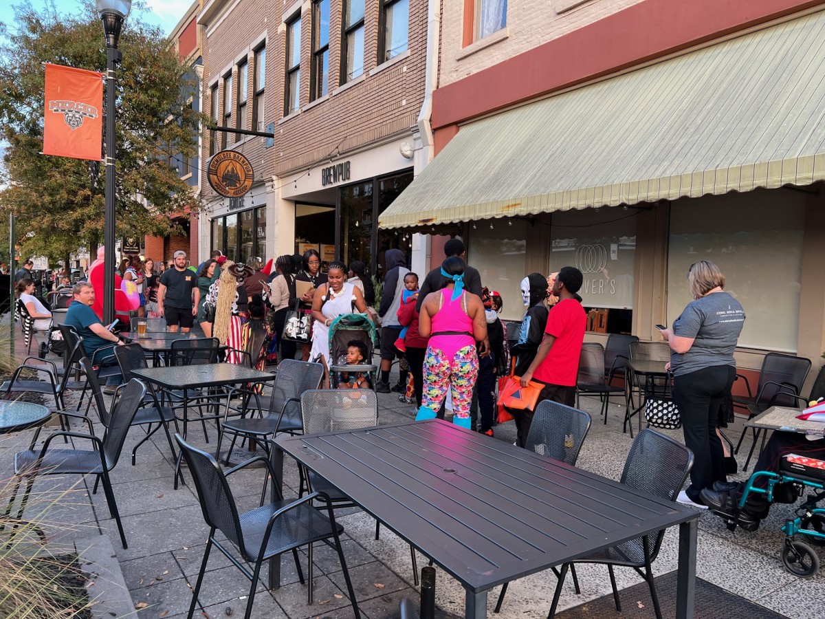 Downtown Macon packed with Trick or Treaters - 41NBC News | WMGT-DT