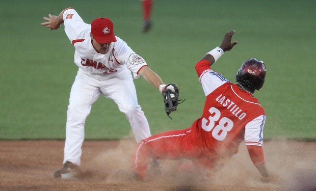 Red Sox Sign Cuban Defector Rusney Castillo