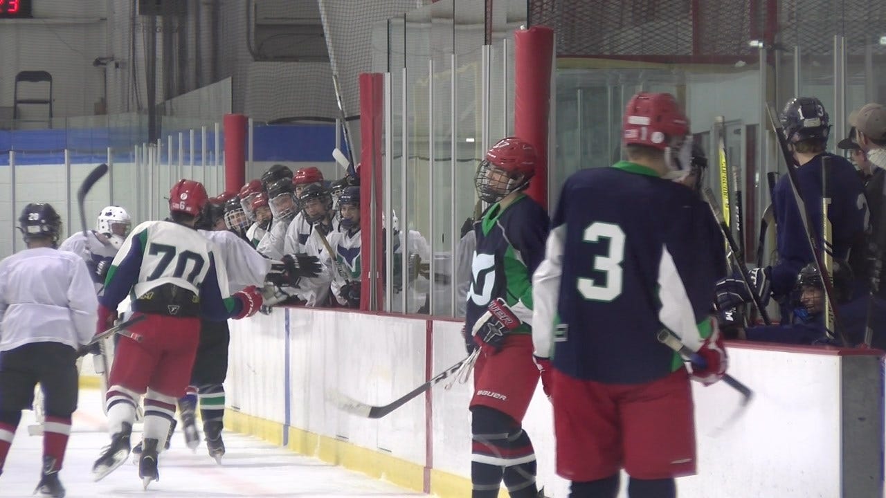 Hockey rivals come together for a good cause
