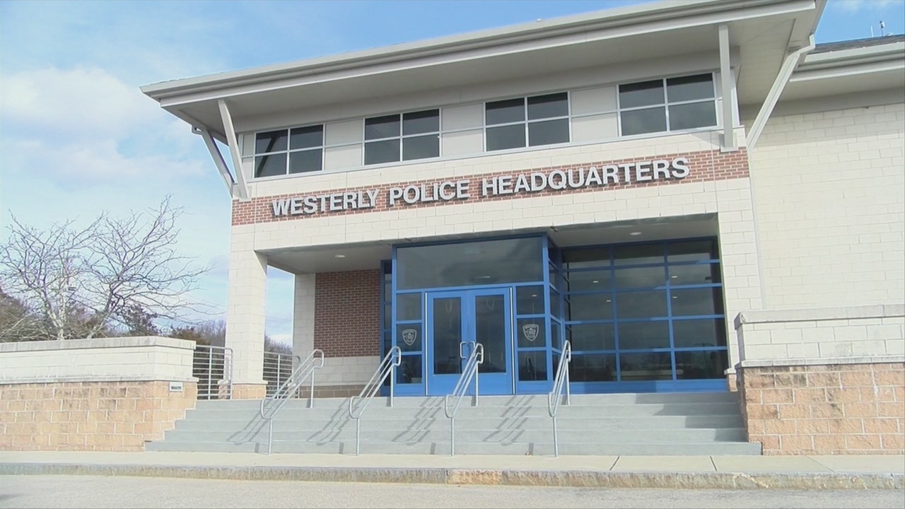 Man killed in motorcycle crash in Westerly | ABC6