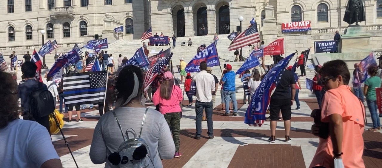 Rally in support of President Trump takes to State House steps | ABC6