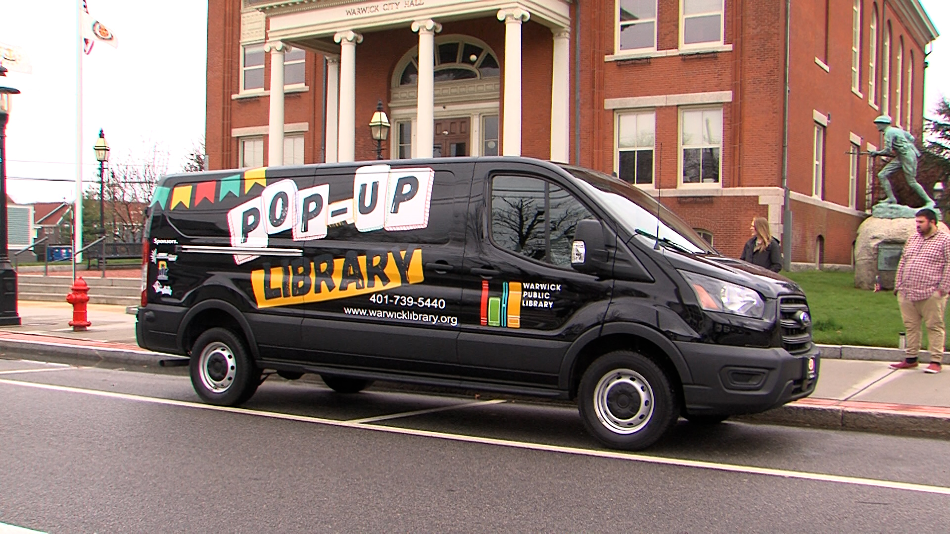 Warwick introduces new mobile library | ABC6