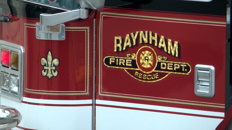 2 hurt after multi-vehicle head-on crash in Raynham | ABC6