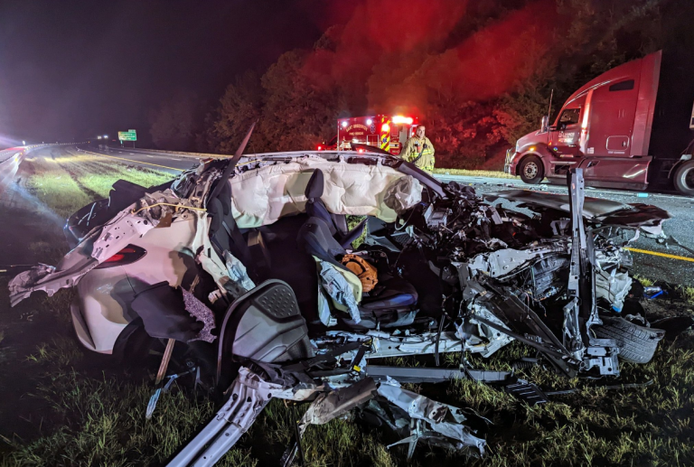 Crash on I-95 leaves car mangled, sends 1 to hospital | ABC6