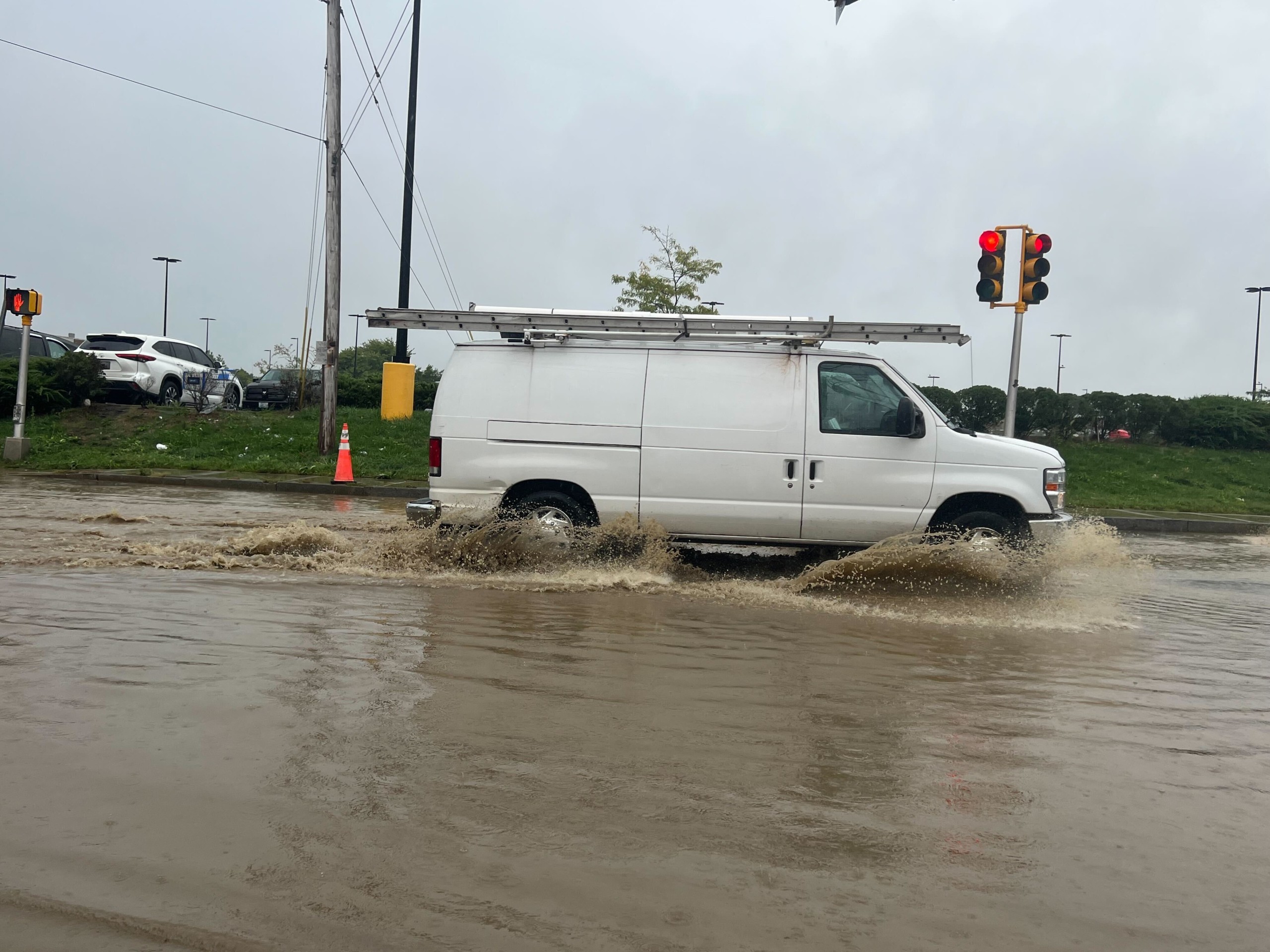Water main break causes road closures, flooding in Fall River | ABC6