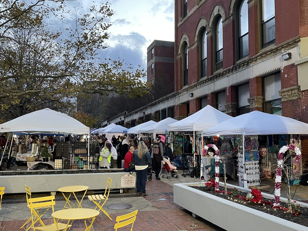 Festive market to kick off holiday season in Fall River | ABC6