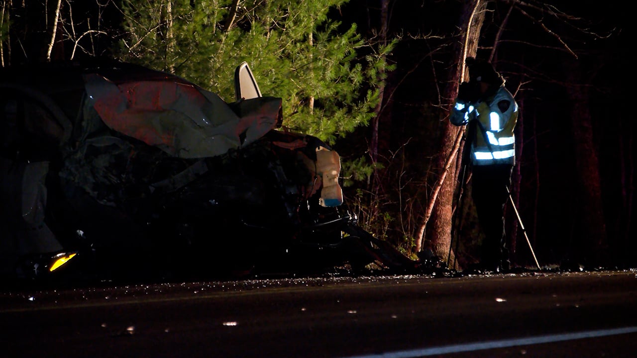 Exeter crash sends 2 people to the hospital | ABC6