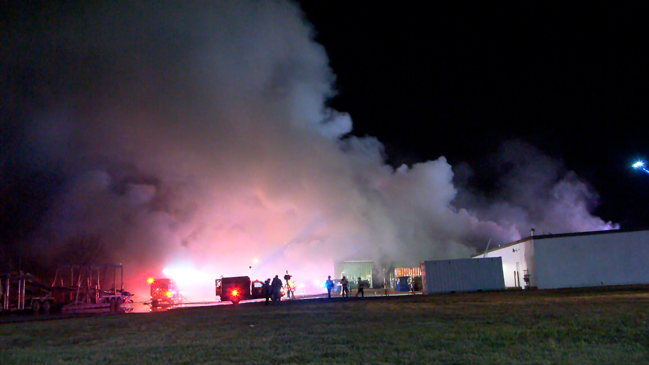 Smoke billows as shopping plaza in Fall River catches fire | ABC6