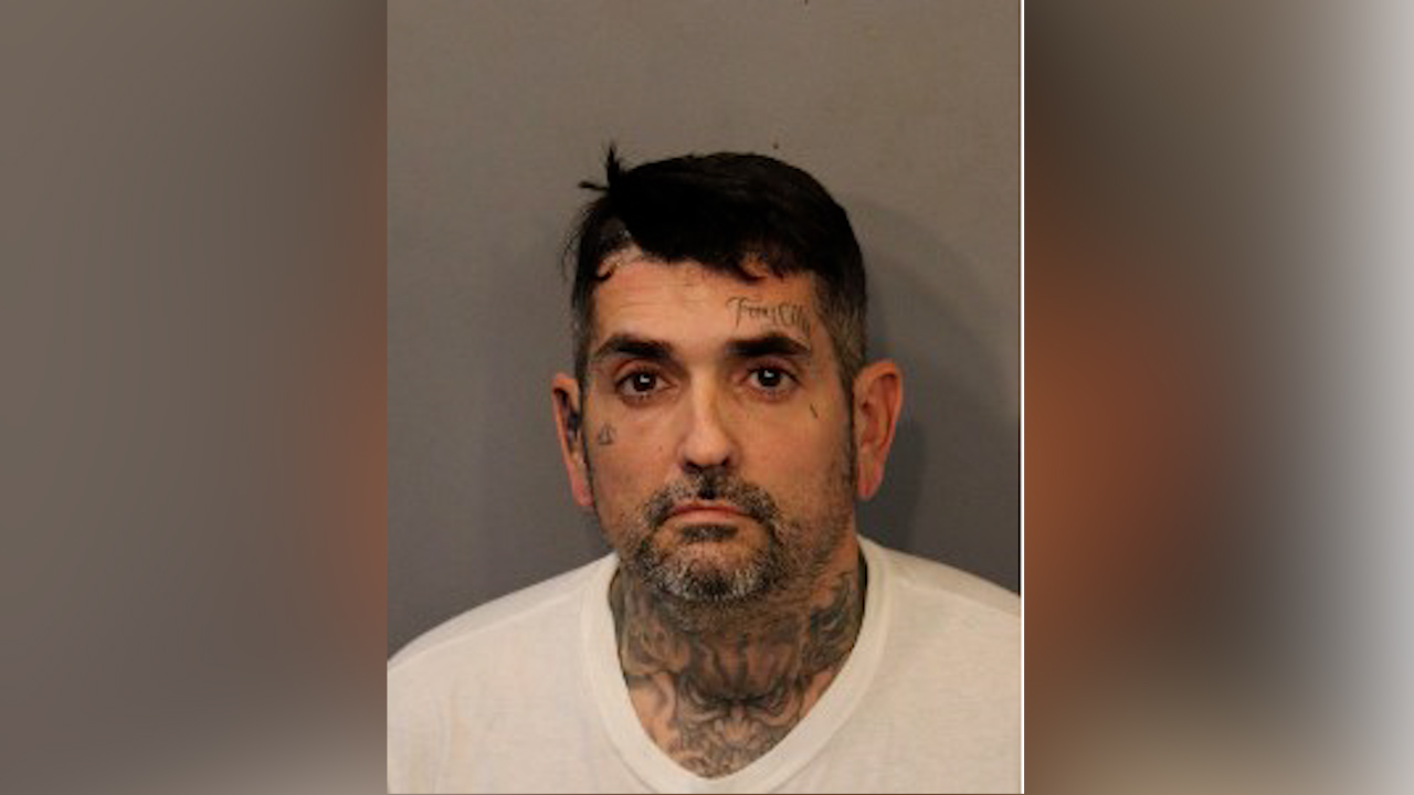 'Porch pirate' caught on camera swiping family's Christmas gifts in ...