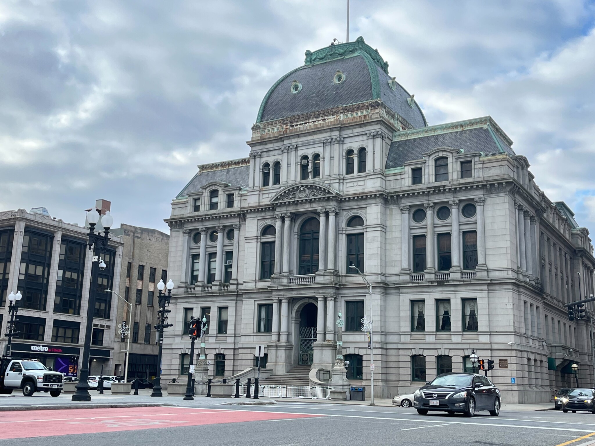 Mayor Smiley announces free 30-minute parking campaign at City Hall ...