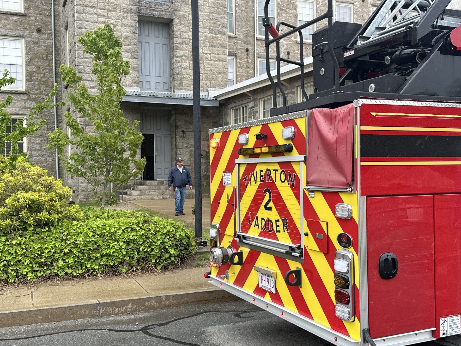 Fire in Tiverton apartment complex's laundry room | ABC6