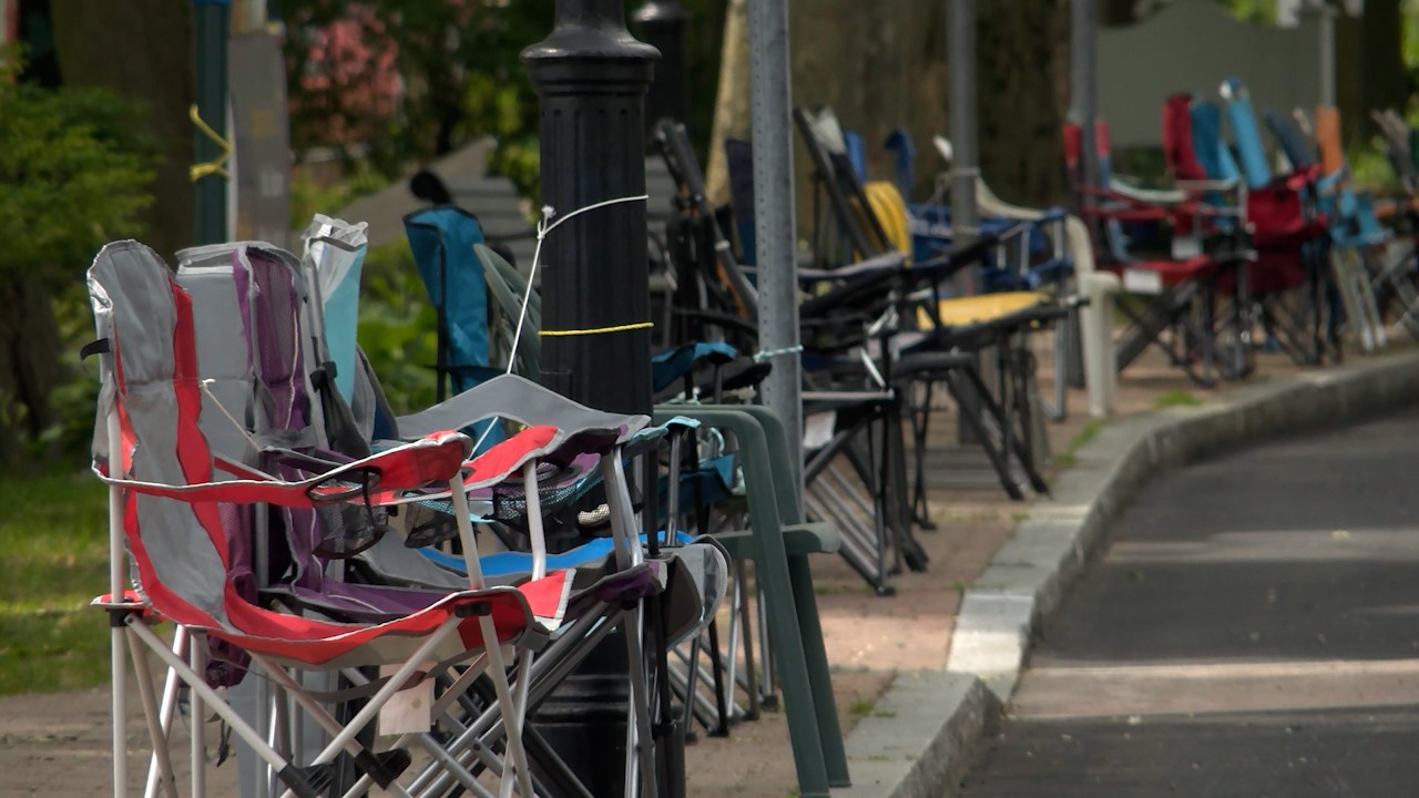 Pawtuxet Village sets up chairs ahead of annual Gaspee Days parade | ABC6