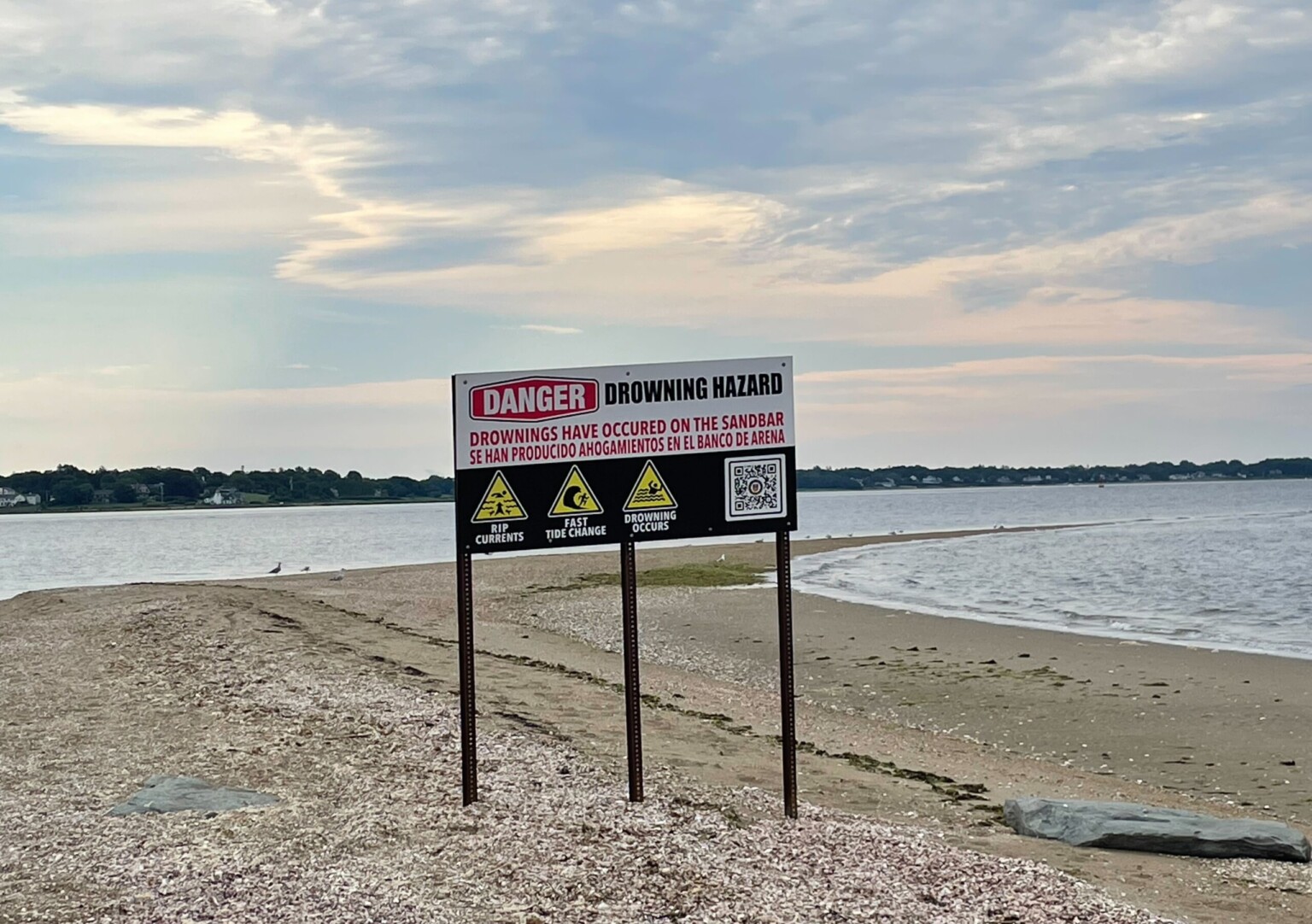 East Greenwich woman pulled from water at Warwick beach dies | ABC6