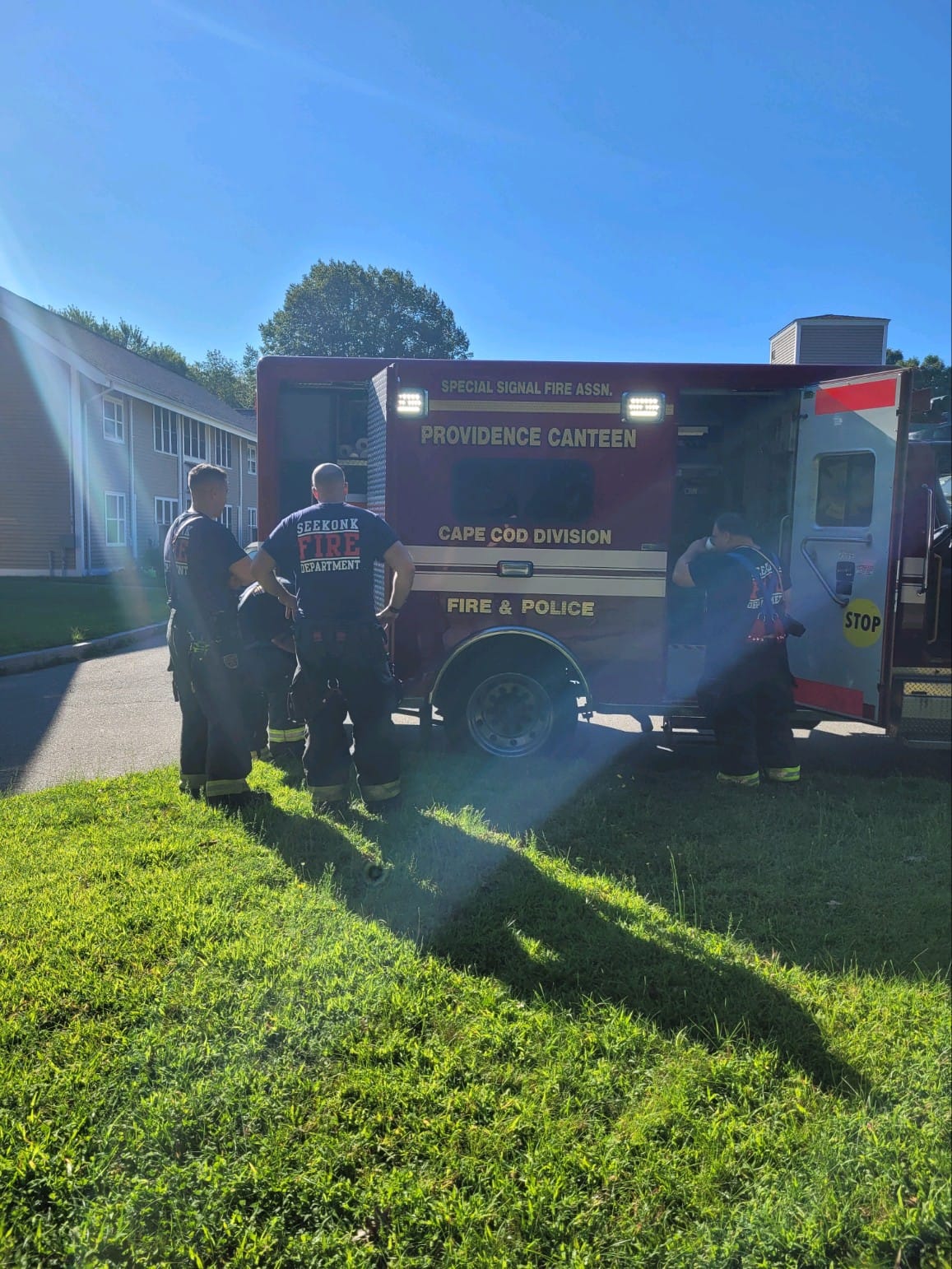 Firefighters battle blaze at Seekonk apartment complex | ABC6 Firefighters battle blaze at Seekonk apartment complex | ABC6