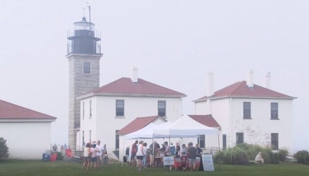 Rhode Islanders pick up Beavertail Lighthouse charity plates | ABC6