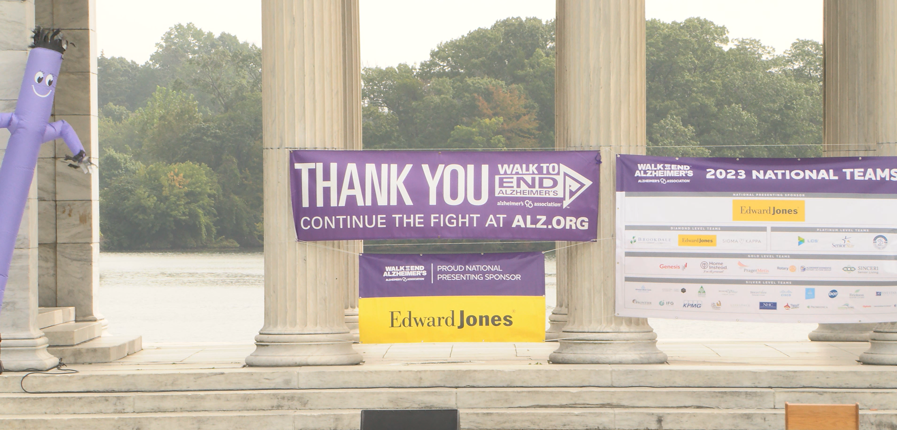Thousands join in the Walk to End Alzheimer's at Roger Williams Park | ABC6