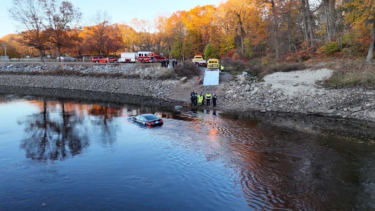 Car drives into river in Woonsocket | ABC6