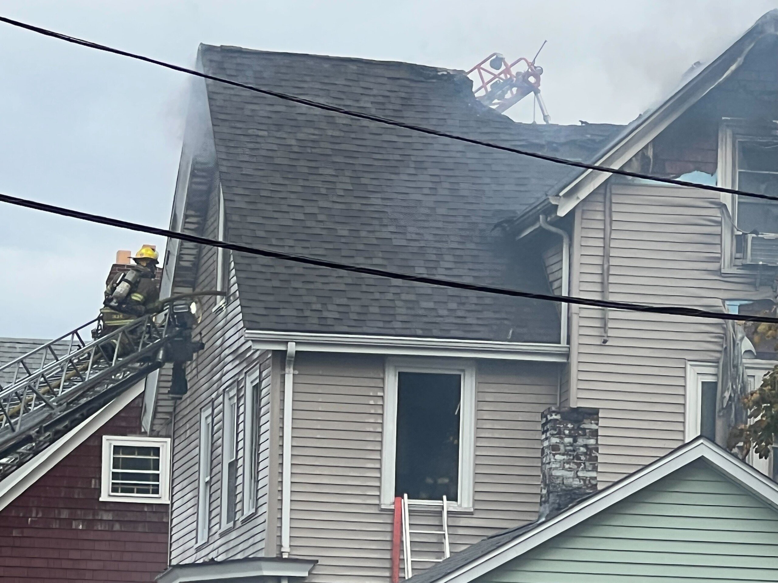 Fire at multi-level Pawtucket home leaves 1 dead, multiple displaced | ABC6