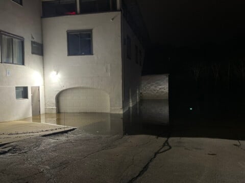 Pawtuxet River spills over 14 feet, fourth highest crest on record | ABC6