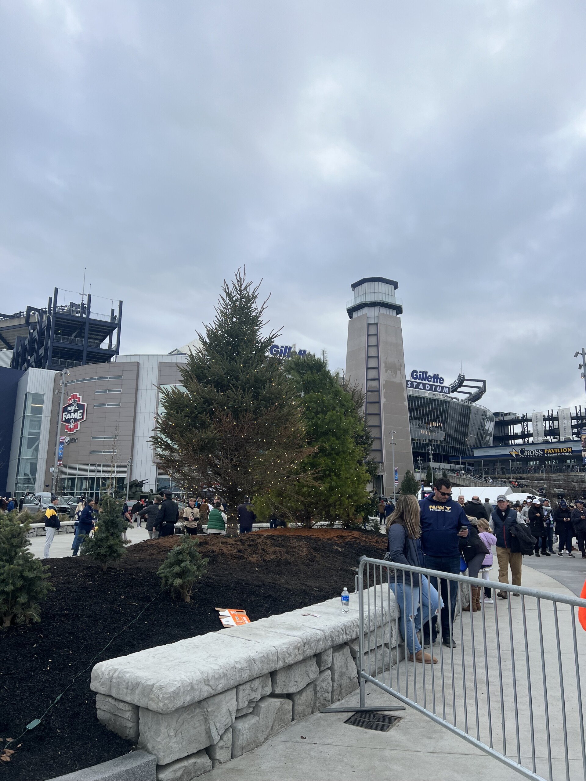 Fans travel near and far for iconic Army-Navy football game | ABC6