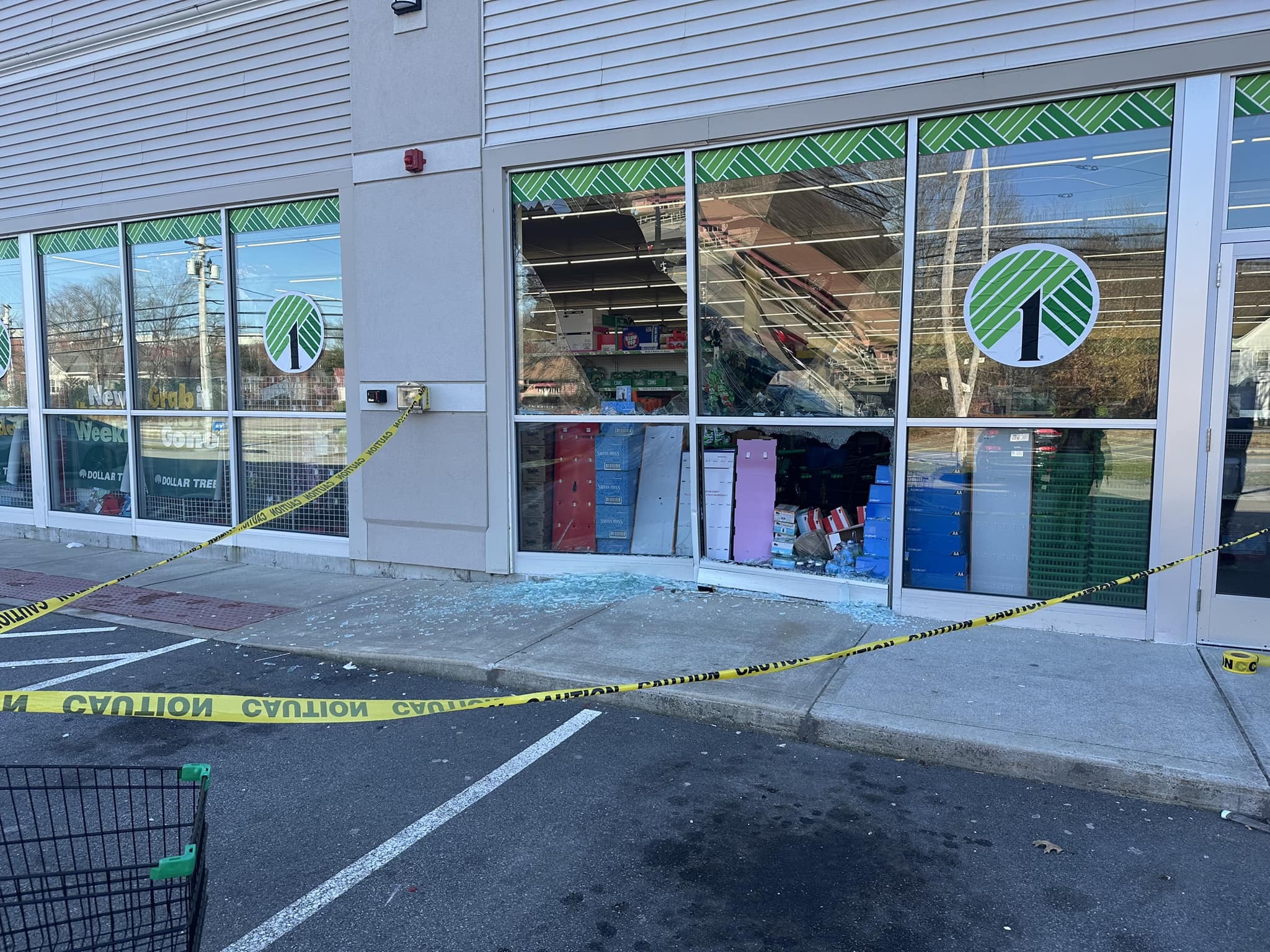Vehicle crashes into Lakeville storefront | ABC6