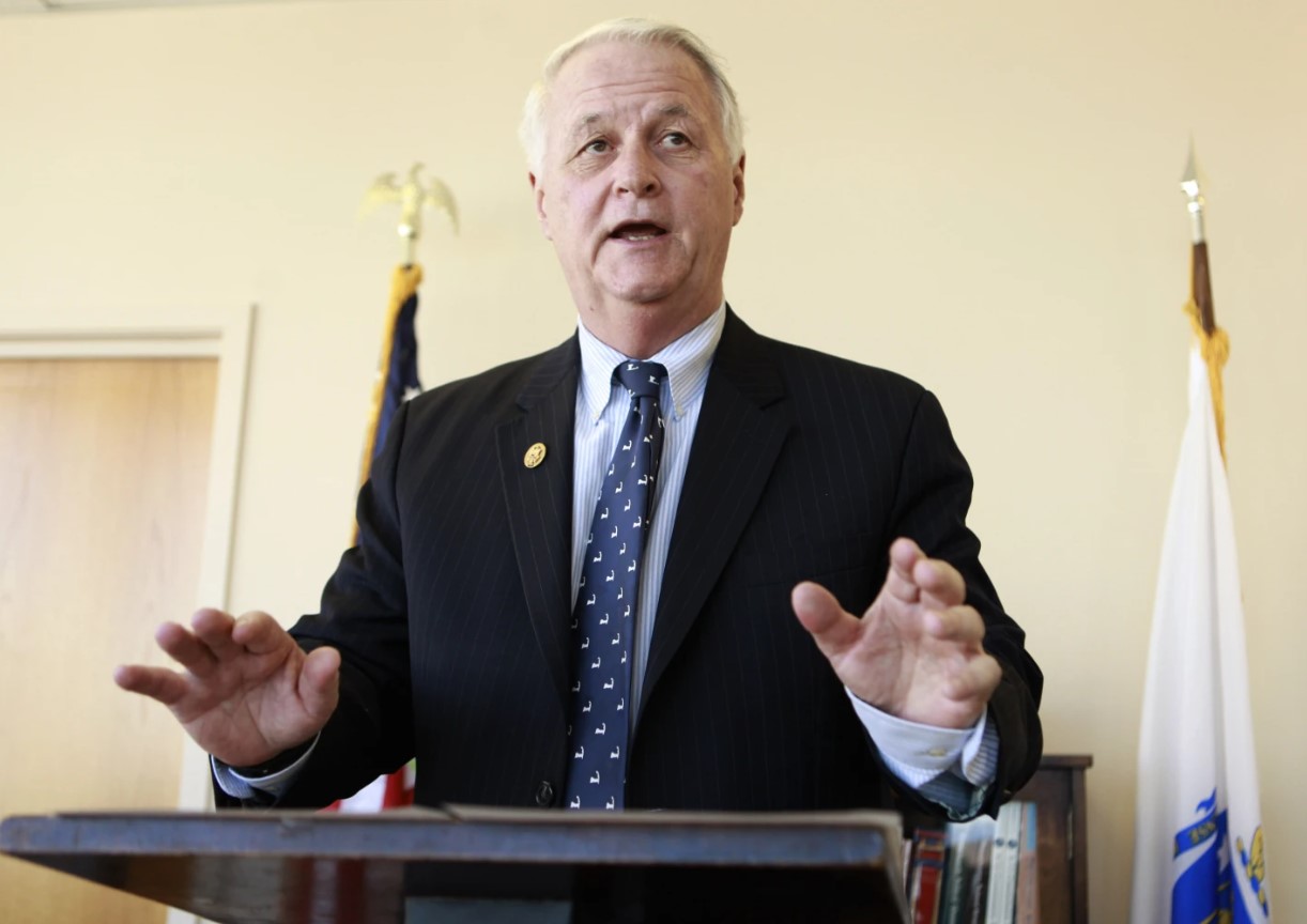 7 term U.S. Rep. William Delahunt dies at 82 | ABC6