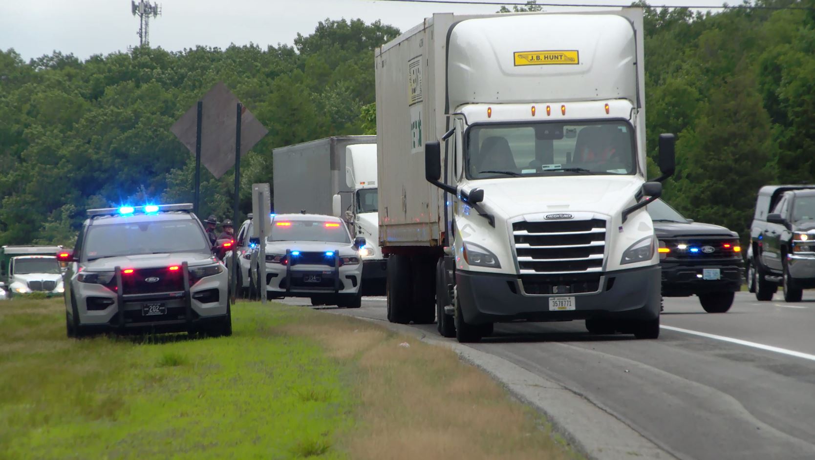 Rhode Island State Police investigating I-295 pedestrian crash | ABC6