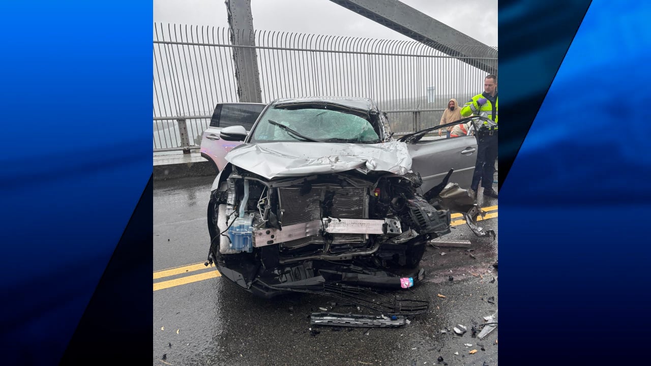 Bourne Bridge shut down after crash | ABC6