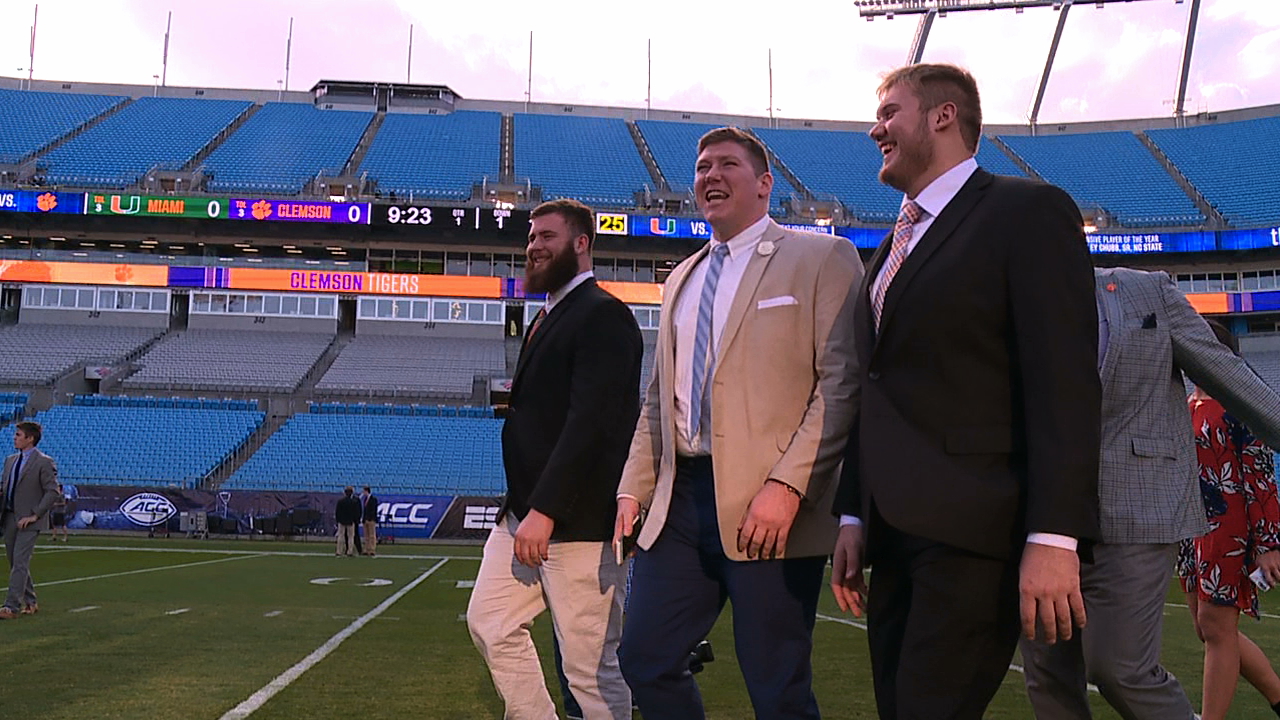 Clemson's Mitch Hyatt named Outland Trophy Offensive Player of the ...