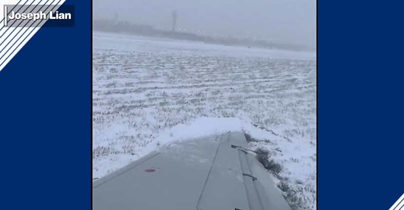 Plane slides off Chicago runway - ABC Columbia