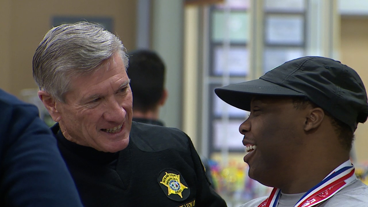 Sheriff Lott, Live PD Deputies bag groceries to help raise money and ...