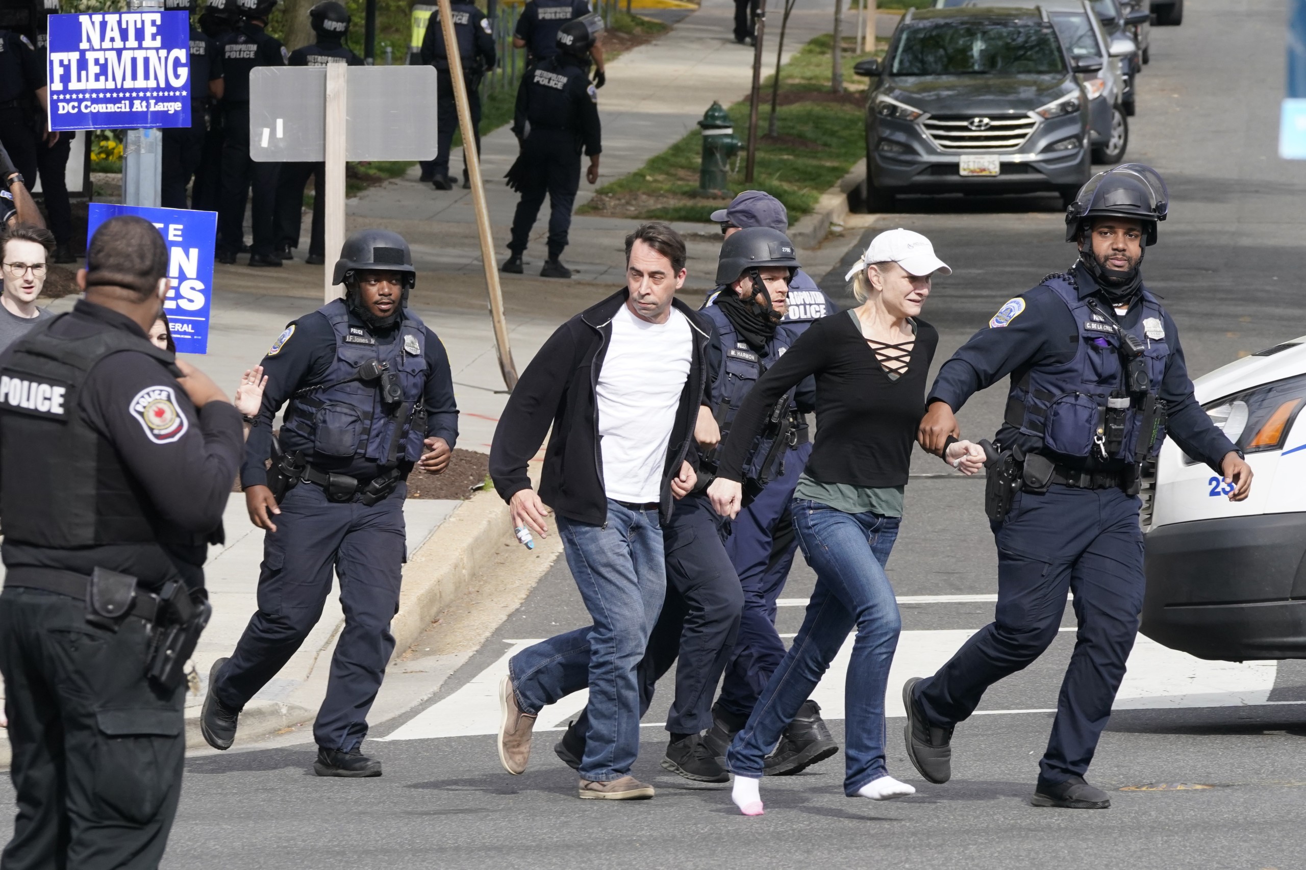 Police say at least 3 shot, 'active threat' in northwest DC - ABC Columbia