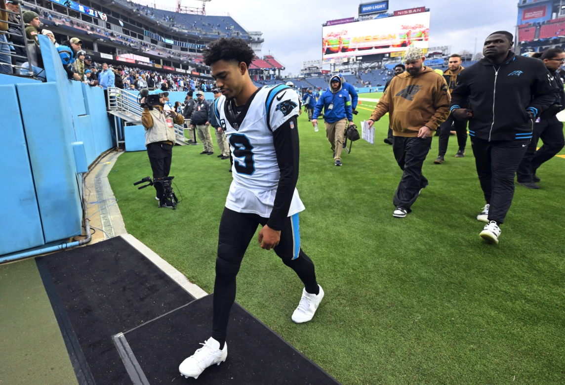 Derrick Henry runs for 2 TDs as the Titans hold off Panthers, Bryce ...