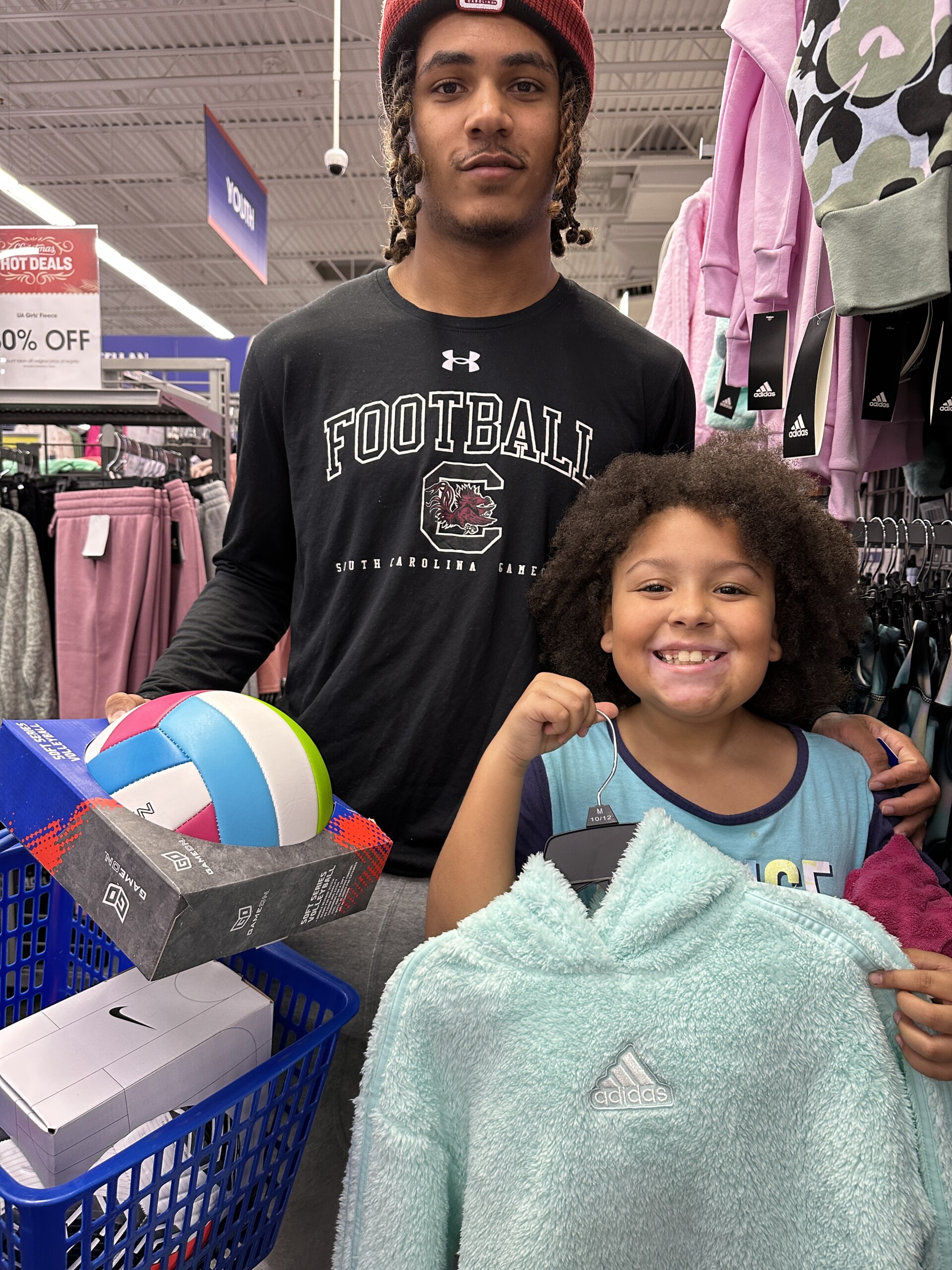 Jay Urich surprises students with shopping spree - ABC Columbia