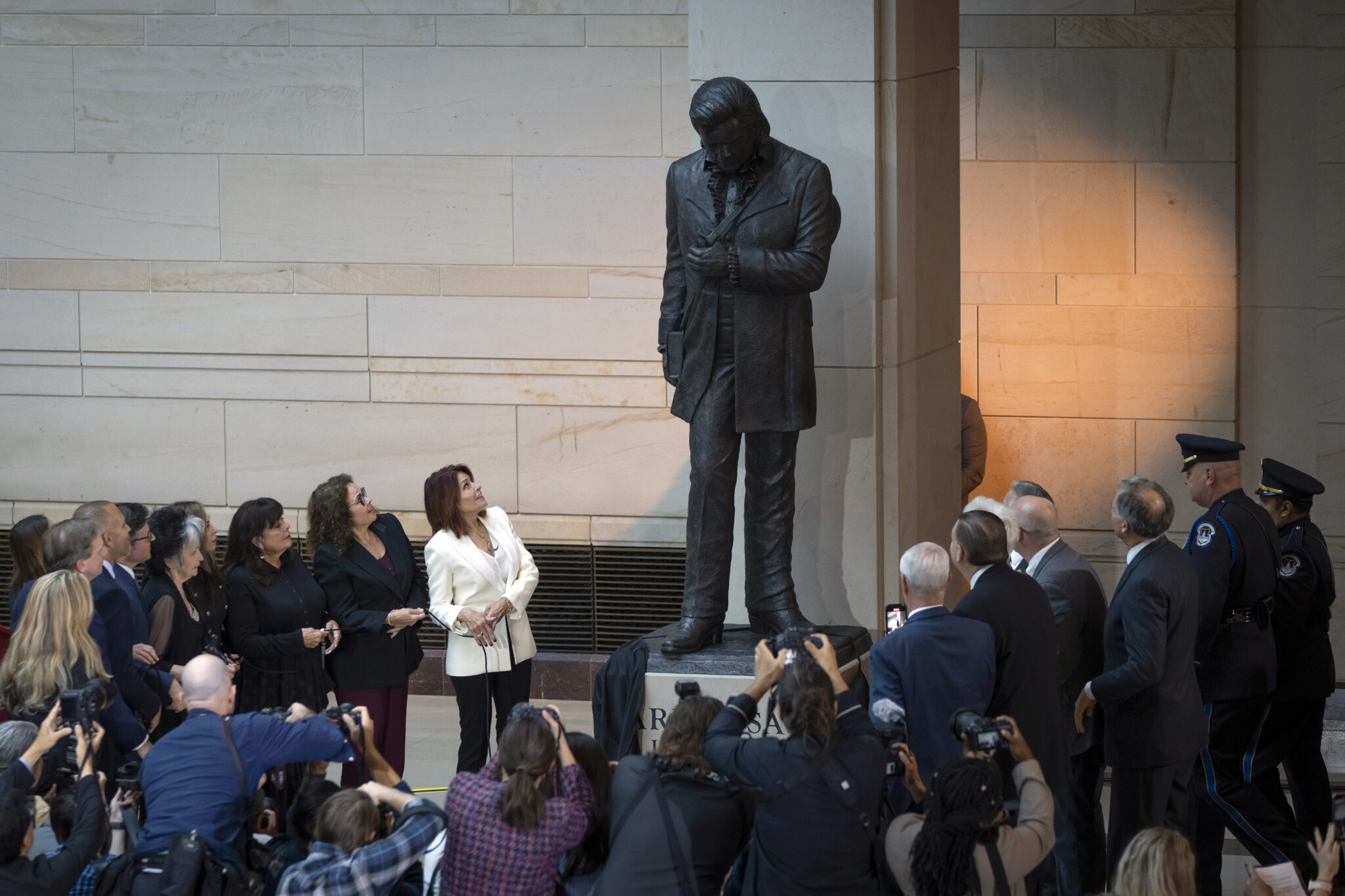 Hello, I'm Johnny Cash's statue: A monument to the singer is unveiled ...