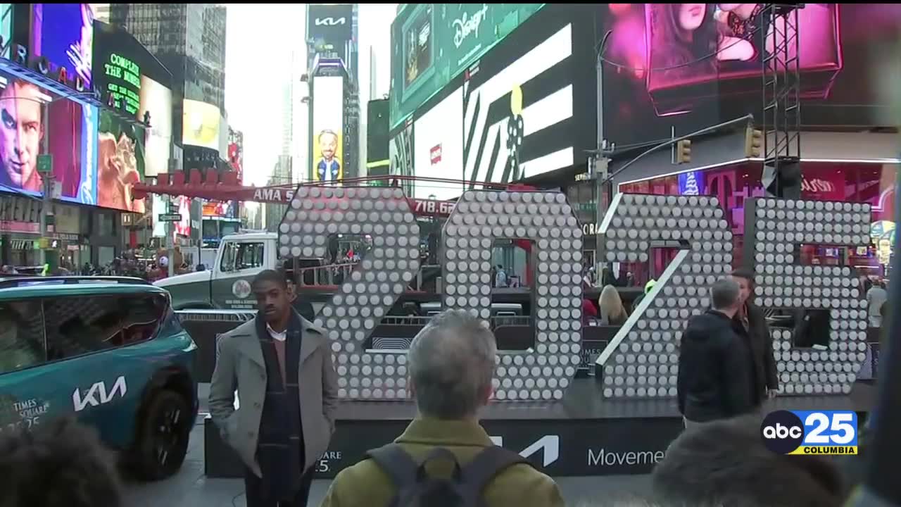 Giant 2025 numerals arrive in Times Square for New Year's Eve - ABC ...