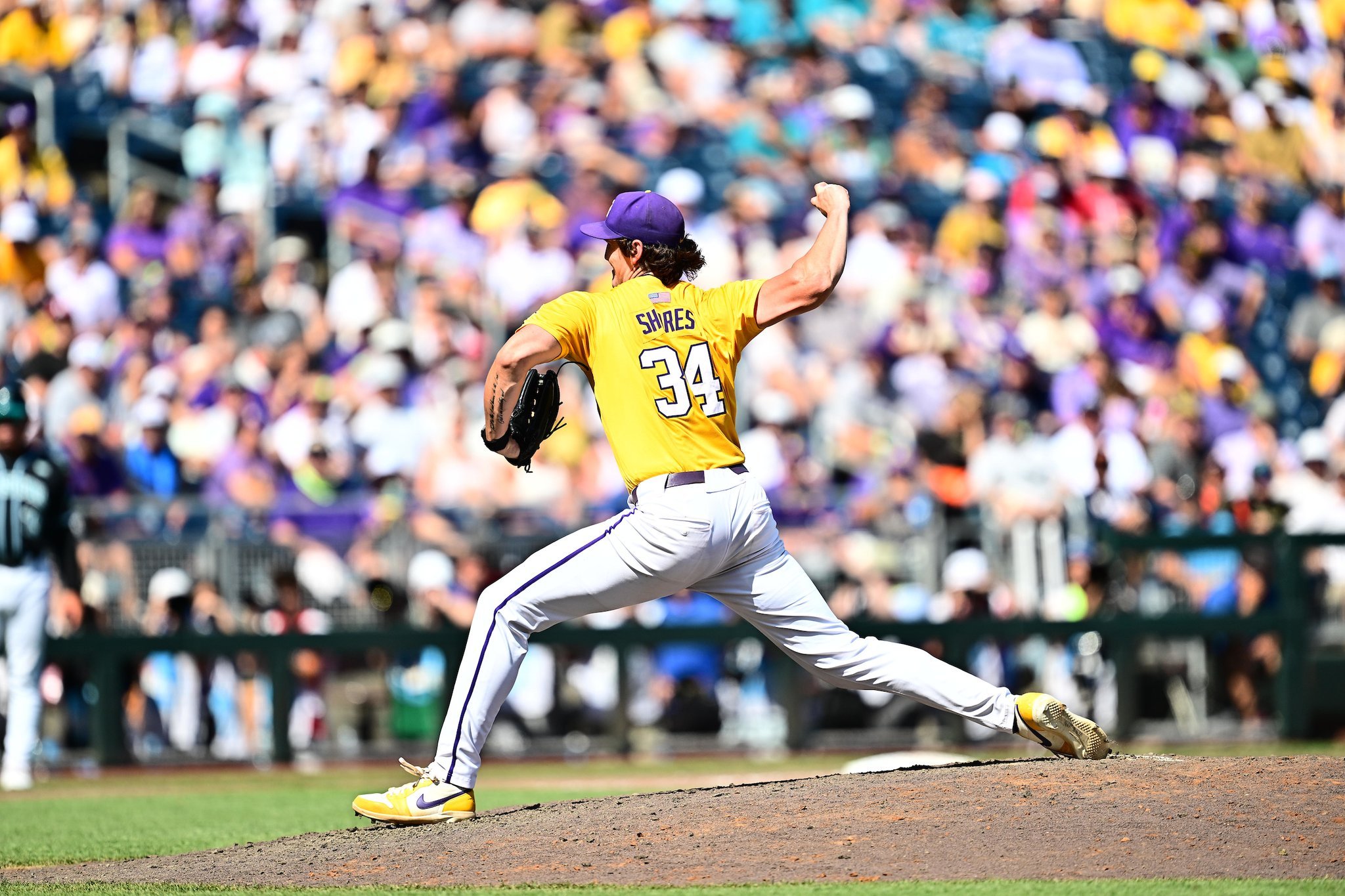 LSU sweeps Coastal Carolina in CWS finals for its 2nd national title in ...