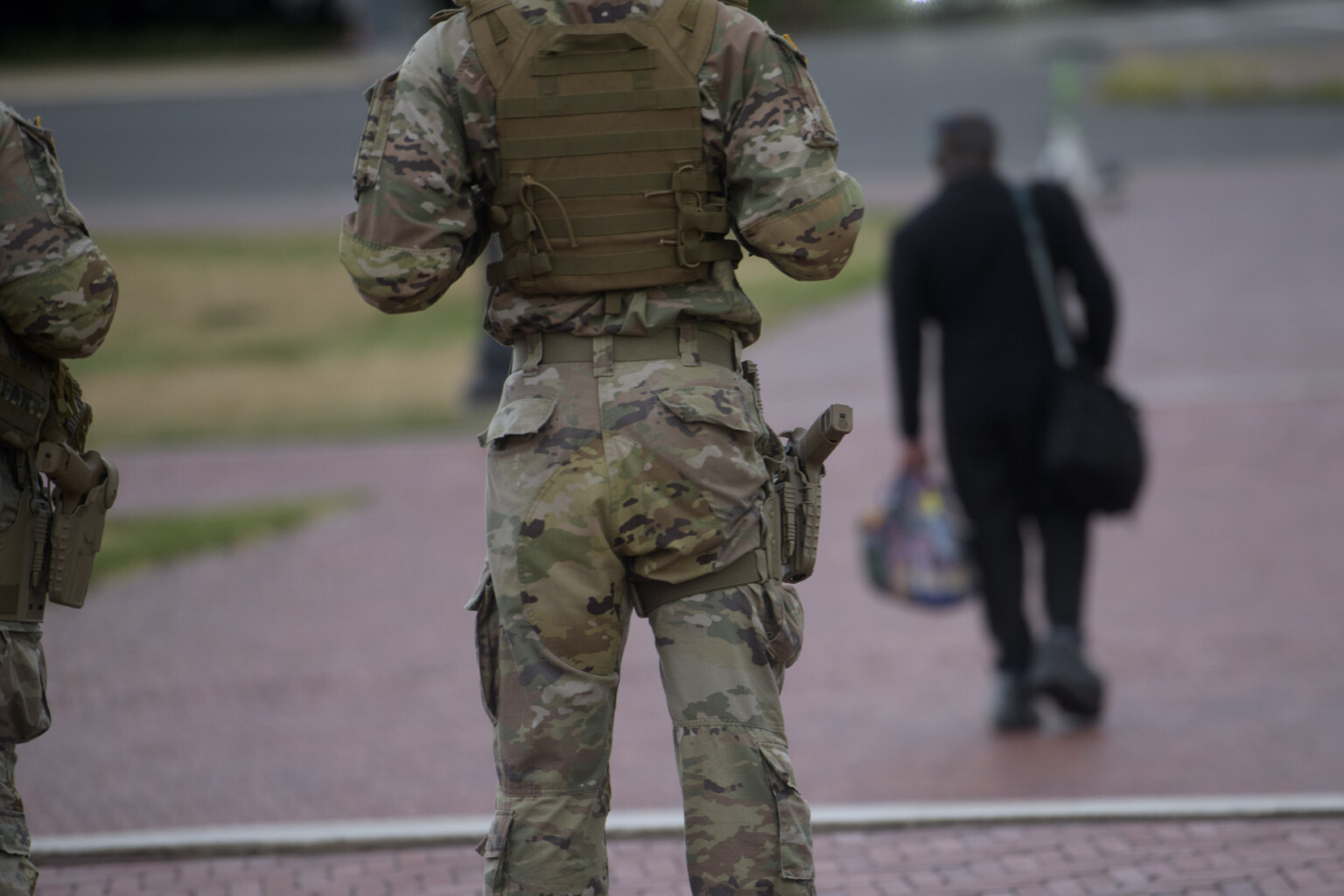 Some National Guard units in Washington are now carrying firearms in ...