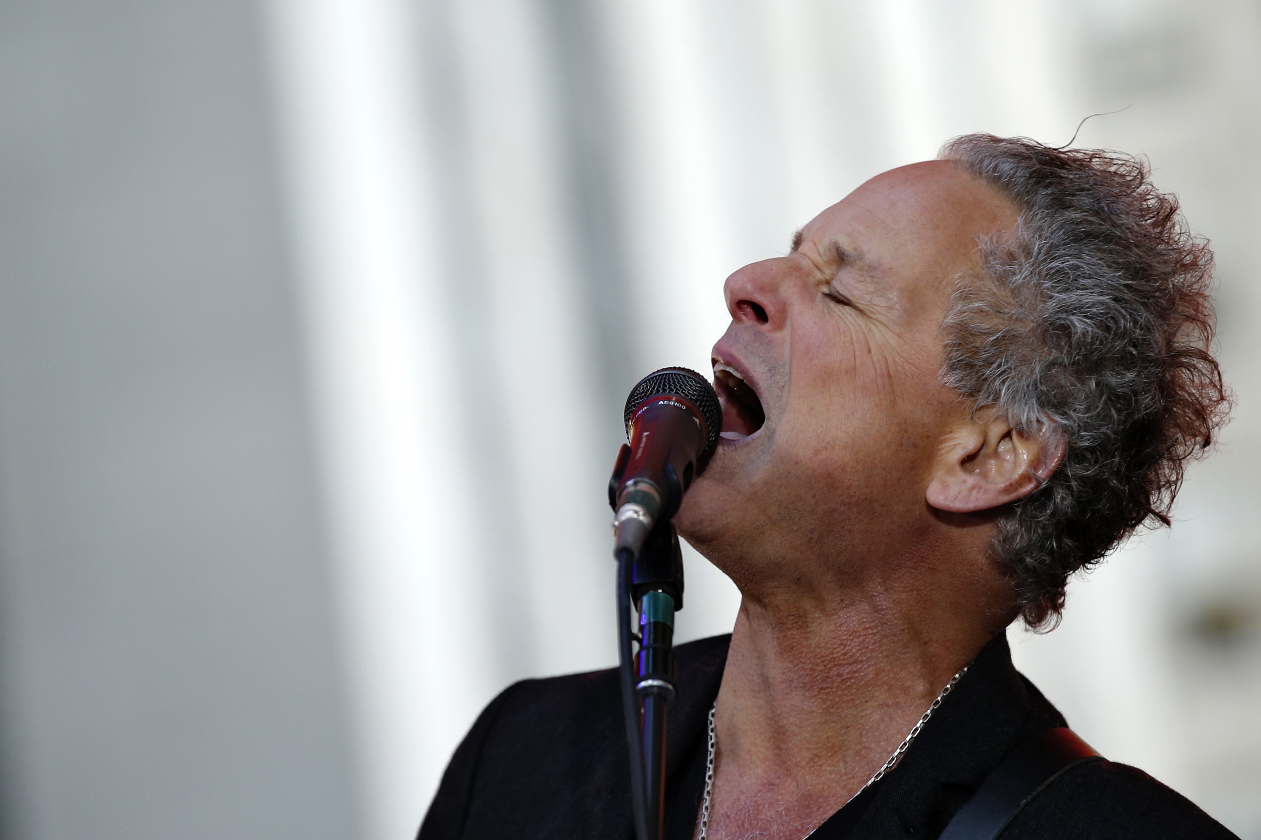 The Killers Joined By Lindsey Buckingham On Stage In LA - Alt 98.7 FM ...