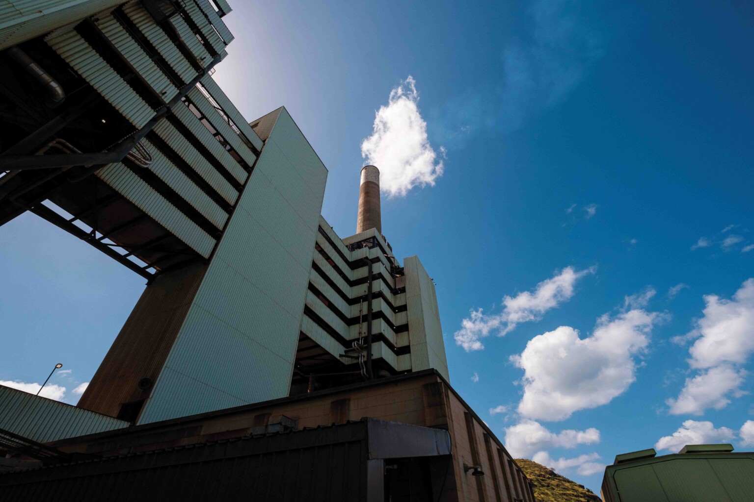 Powering O‘ahu 24/7 for 60 Years - Hawaii Business Magazine
