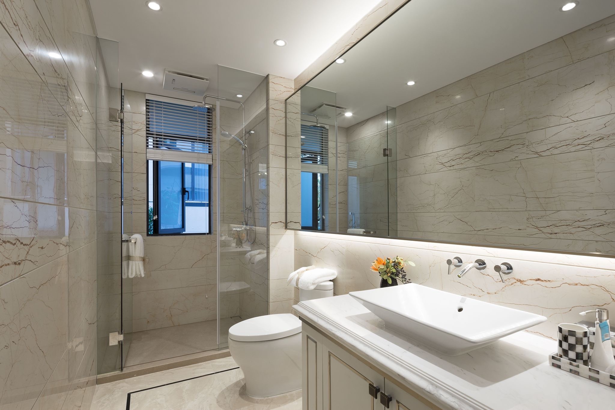 4 Ways Glass can Beautify Your Bathroom - Hawaii Home + Remodeling