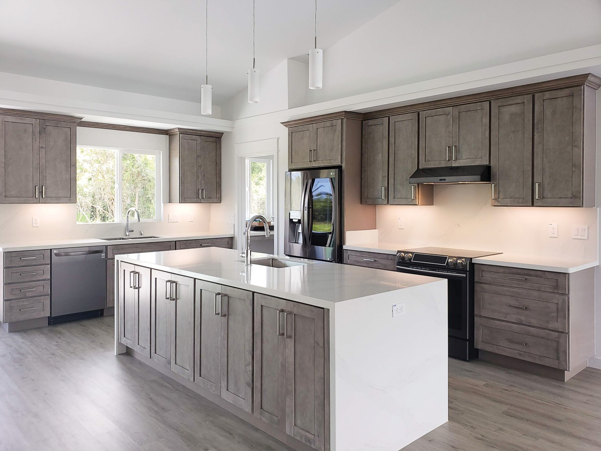 Kitchen Cabinets - Hawaii Home + Remodeling