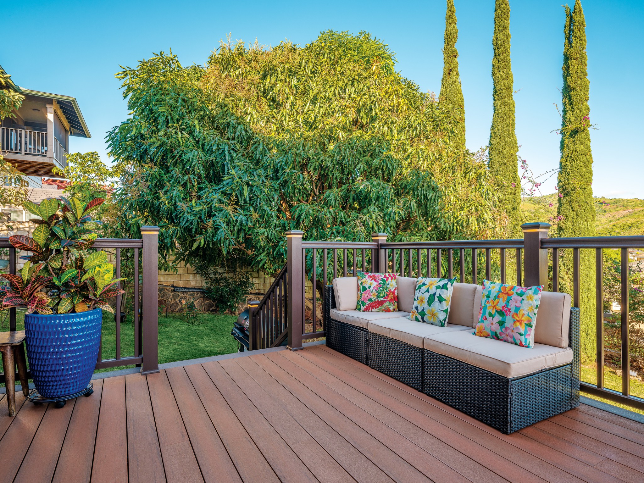 This Deck is a Beautiful Place to Unwind - Hawaii Home + Remodeling
