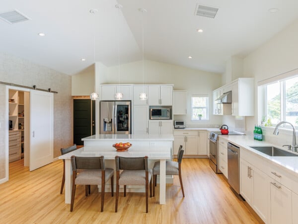 Striking Stonework - Hawaii Home + Remodeling