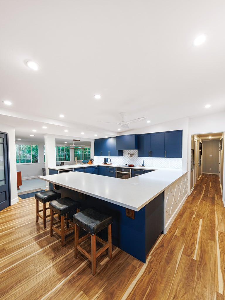 Kitchen Cabinetry That Maximizes Space for Ohana