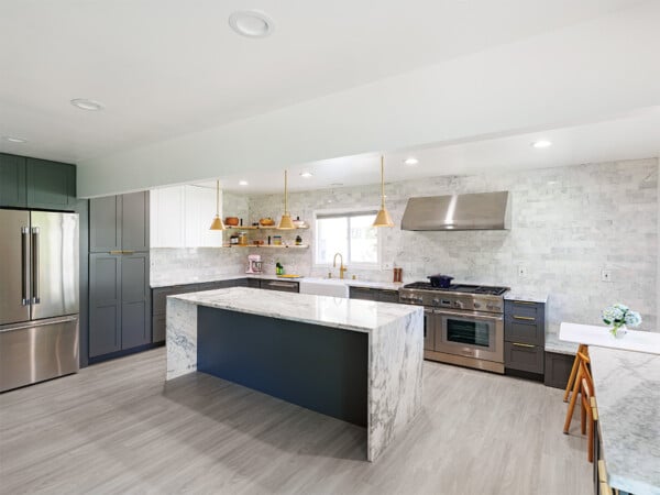 A Modern Kitchen Breathes New Life into a 50-Year-Old House