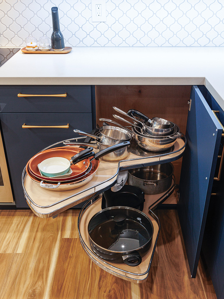 Kitchen Cabinetry That Maximizes Space for Ohana
