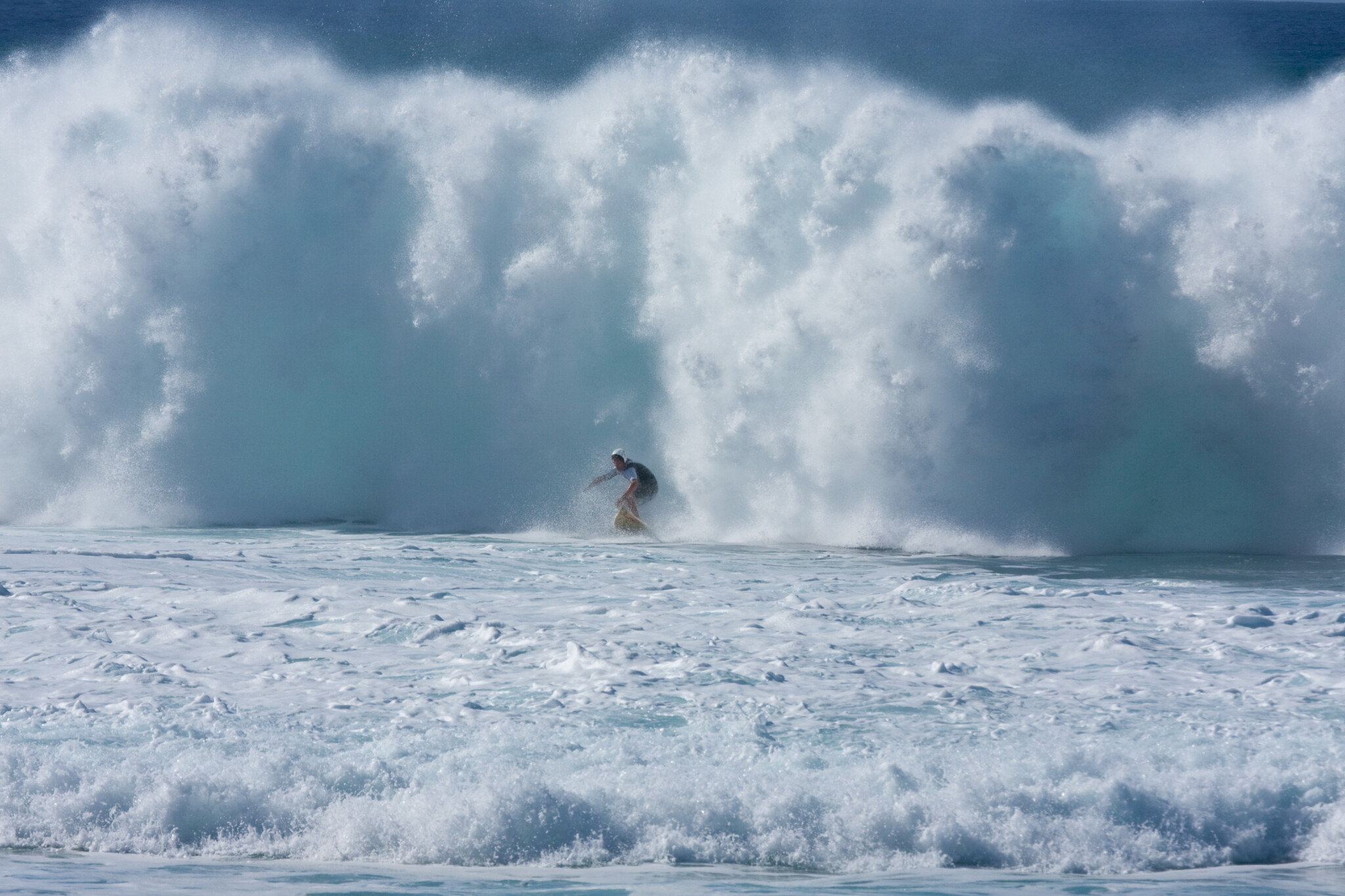 How (And Where) To Watch the Massive Waves on Oʻahu's North Shore ...