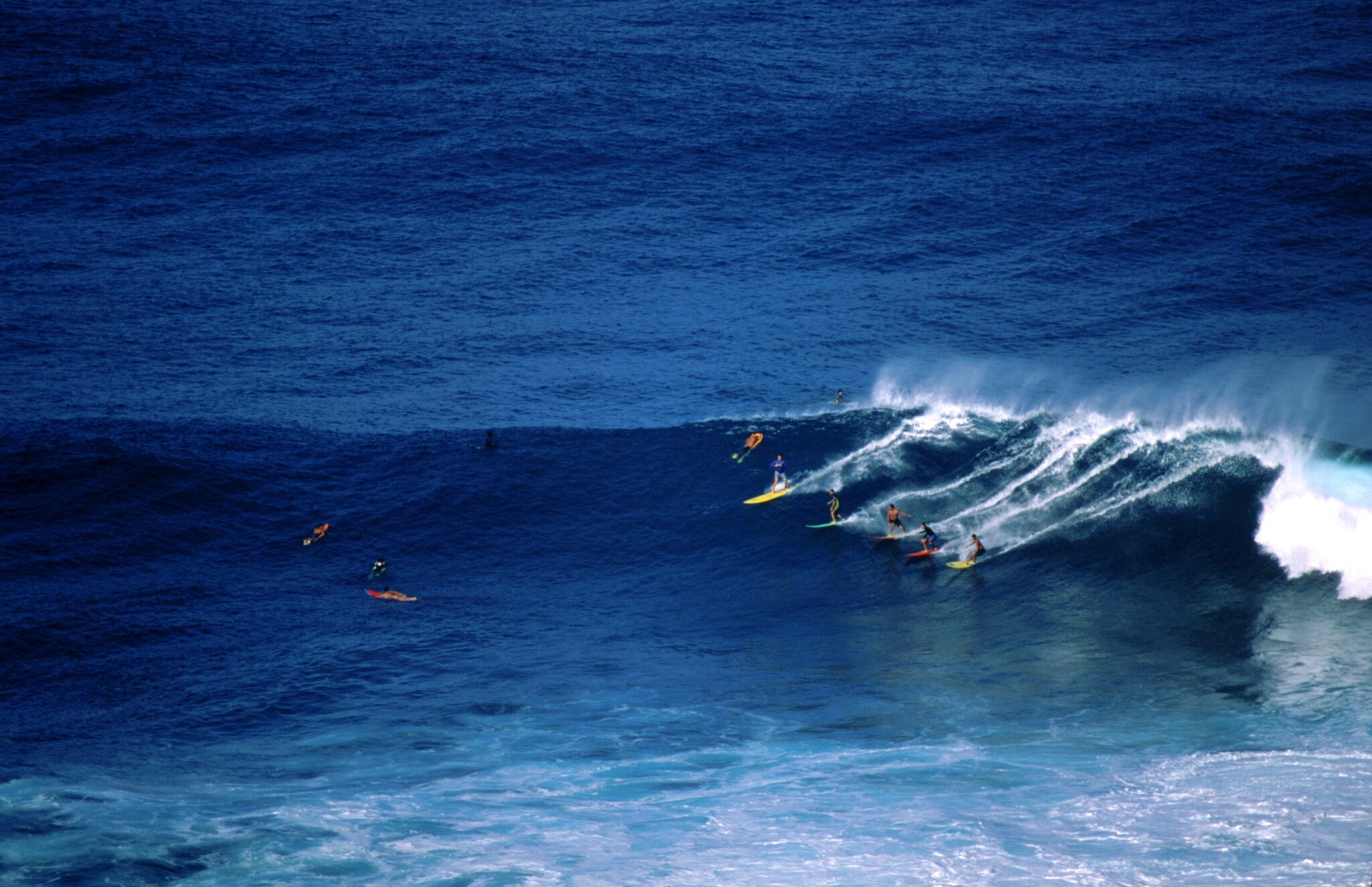 How (And Where) To Watch the Massive Waves on Oʻahu's North Shore ...
